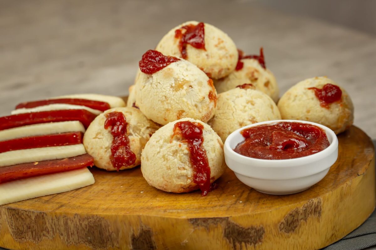 Pão de Queijo com Goiabada – O melhor pão de queijo do Brasil ... Pão de Queijo com Goiabada – O melhor pão de queijo do Brasil ...